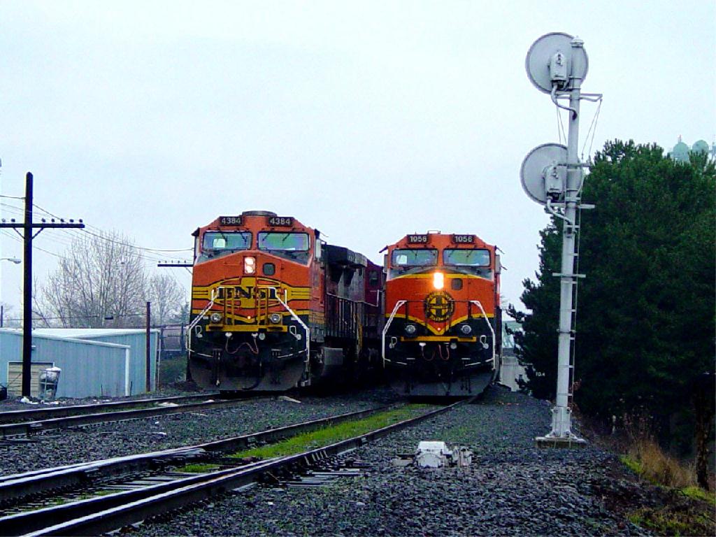 BNSF 4384 BNSF 1056